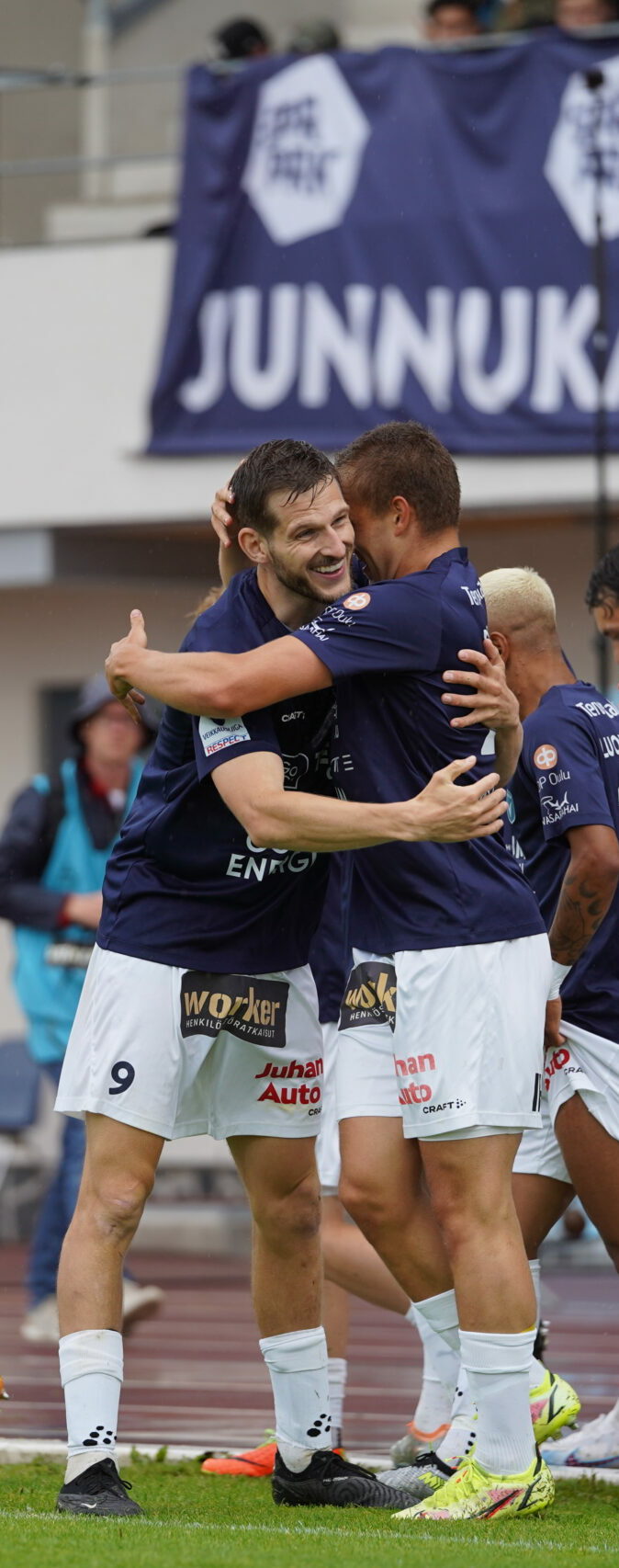 Raatissa kauden ennätysyleisö lauantai-illan trillerissä - AC Oulu